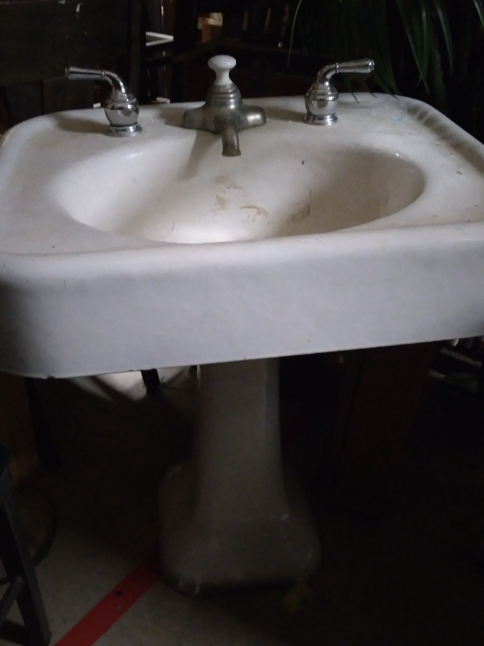 Porcelain sink – Prop Closet
